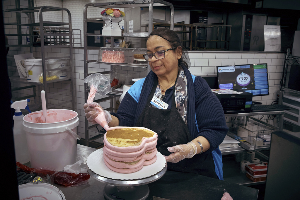 That Takes The Cake: Walmart's Army Of Icing Artisans | Positive ...