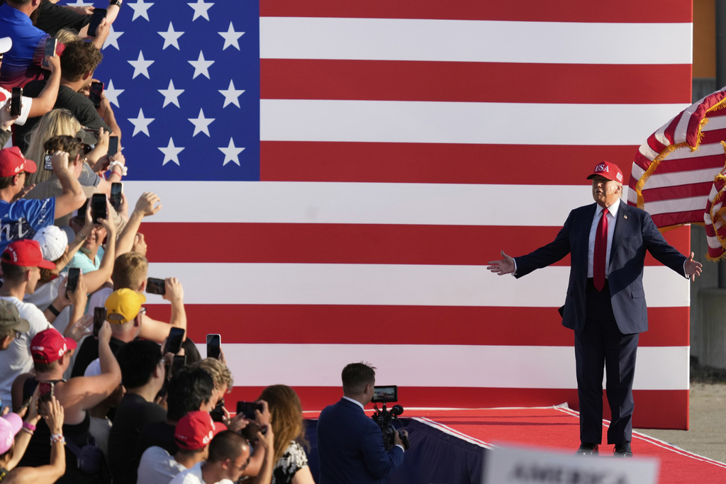 President Kicks Off 4th Of July Celebration Early In Iowa | Positive ...