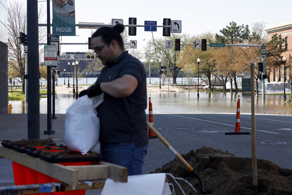 No Longer Weak And Drying, Mississippi River Brings Flooding | Positive ...