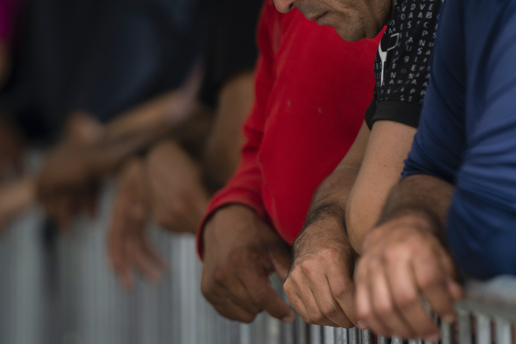 First 550 US Active Duty Troops Arriving At Mexican Border, But Not ...