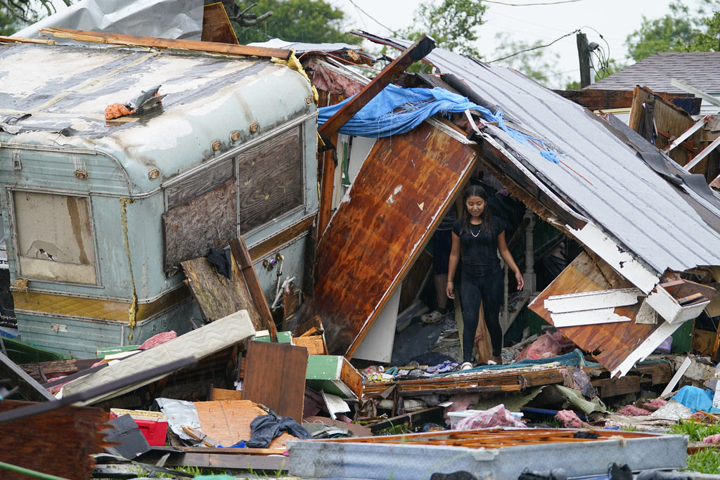 One Life Lost In Texas Tornado Near US-Mexico Border | Positive ...