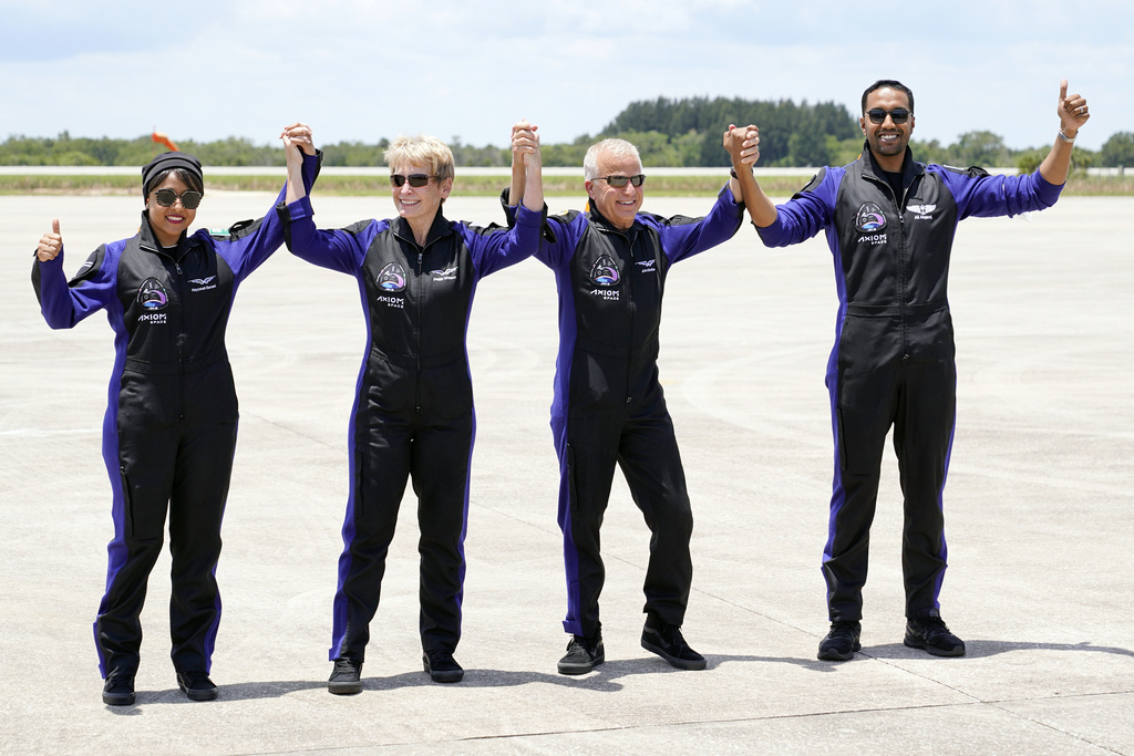 Saudi Astronauts, Including Nation's 1st Woman, Catch Private Flight To ...