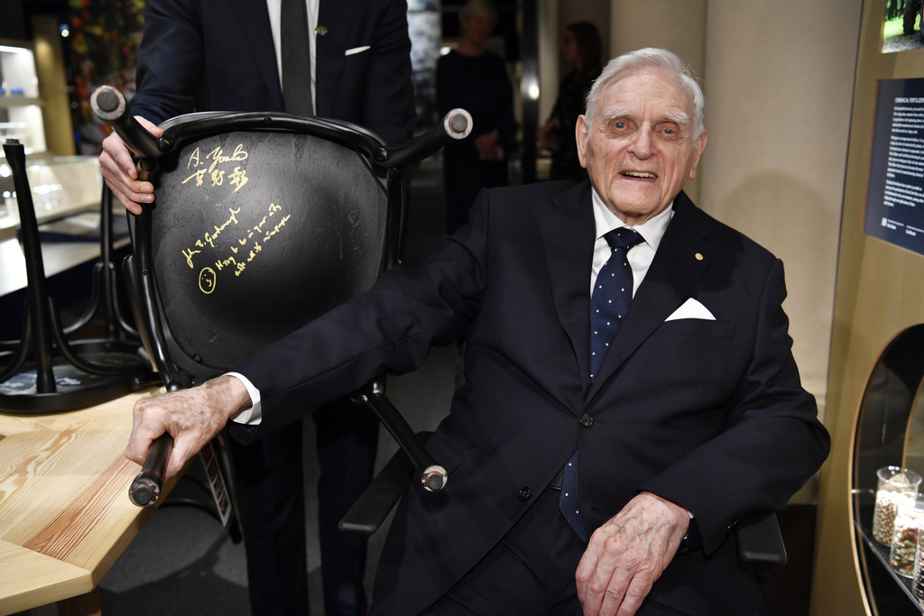 He Made A Mark: Nobel-Winner Goodenough, Co-Creator Of Lithium Battery ...