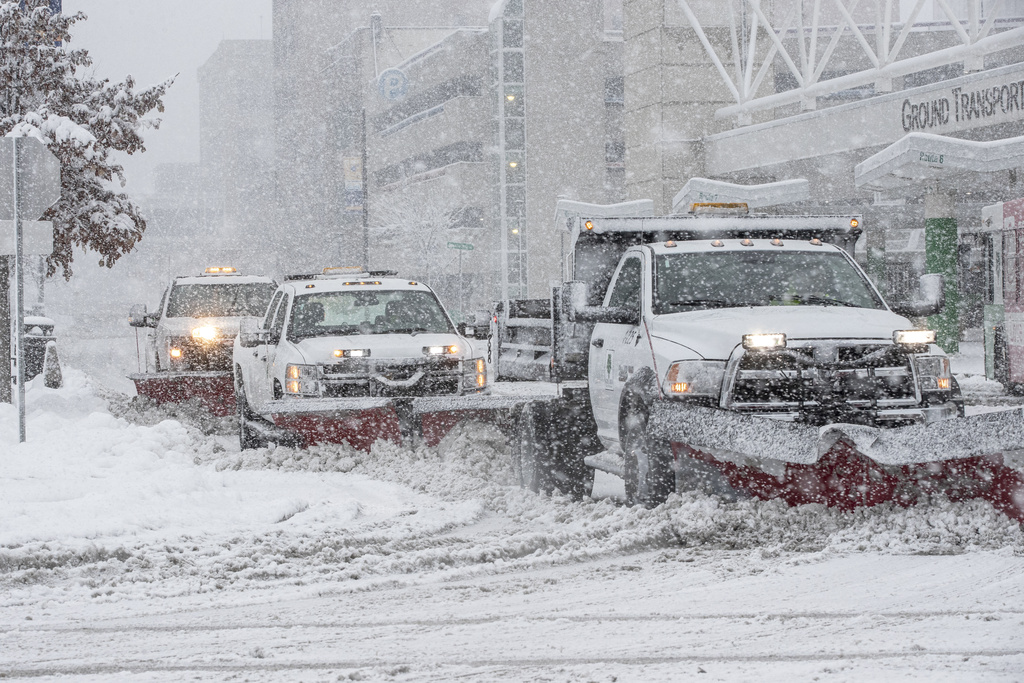 Powerful Storms Hit US South - Heavy Snow, Tornado Warnings, Damage ...