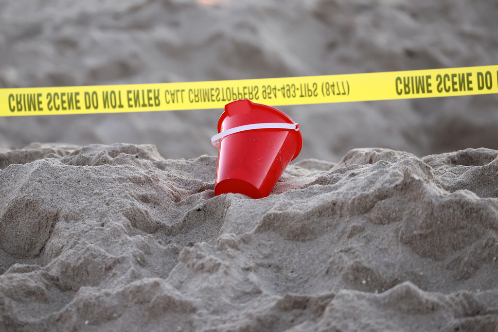 Please Pray For The Families: 2 Children Trapped As Sand Dig At Florida ...