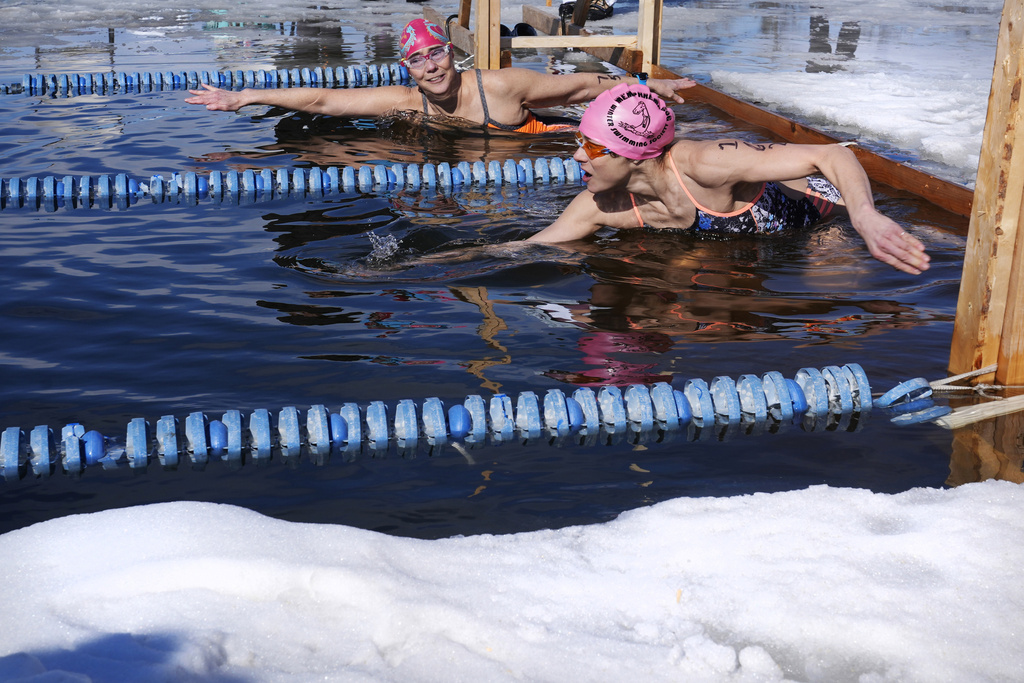 Brrrrr! Ice Water: Winter Swimming Festival Held In Vermont | Positive ...