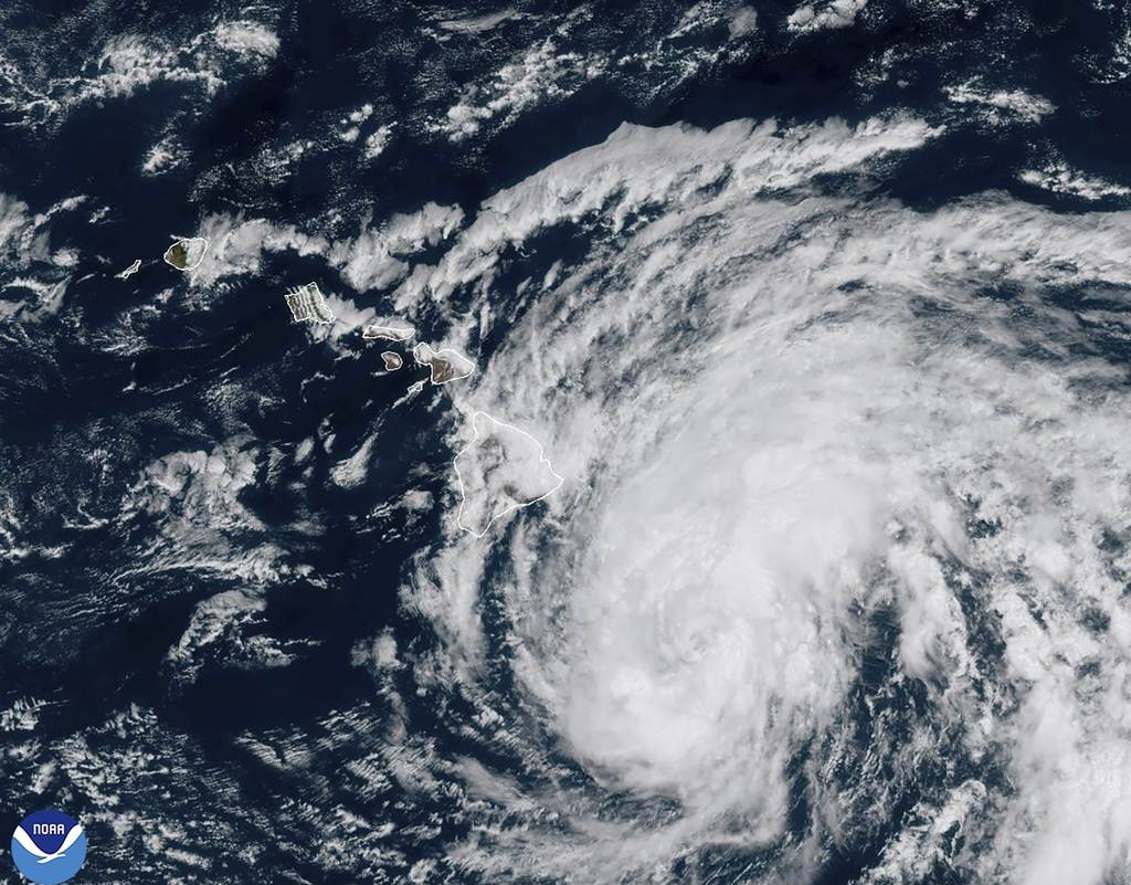 Hurricane Passes Just South Of Hawaii, 'Hone' Drops Enough Rain To ...