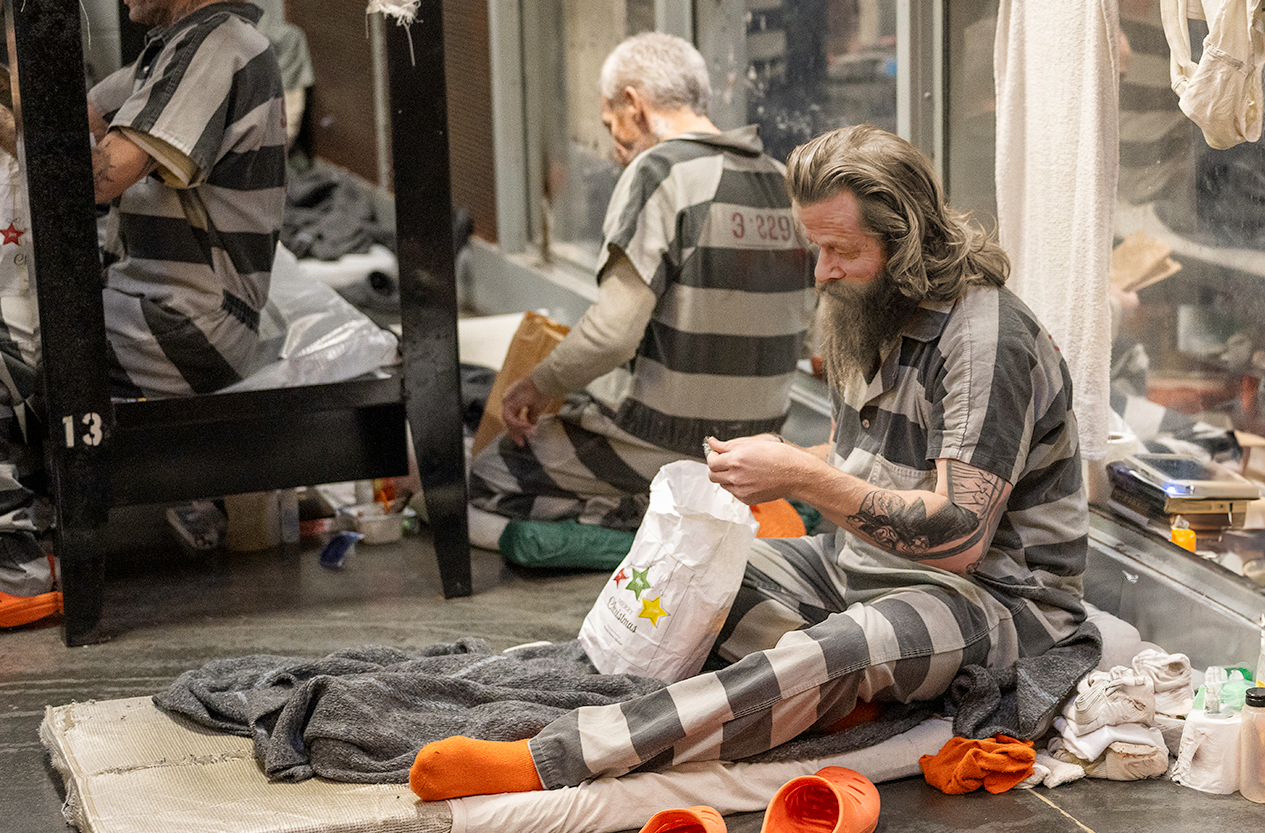 Bringing Christmas Hope To 65,000 Inmates | Positive Encouraging K-LOVE
